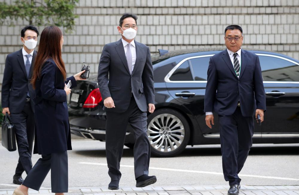 르데스크 이재용 회장 패딩 이어 운동화까지 ‘재드래곤 완판 행진